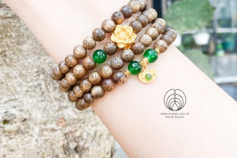 Vòng tay trầm hương mix charm hoa sen khối vàng | Phước Khang